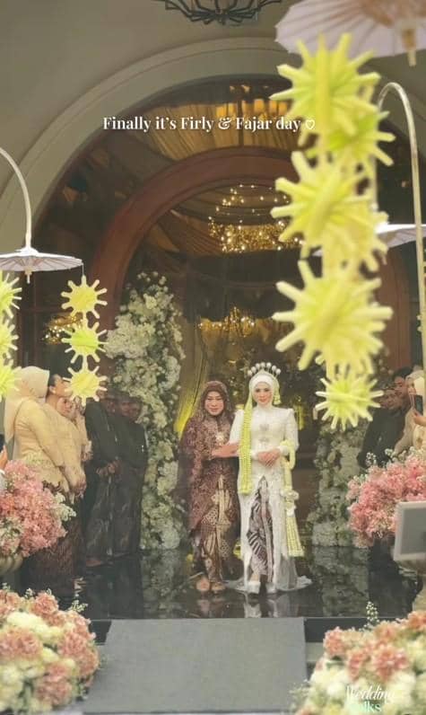 7 Potret Pernikahan Fajar Alfian dan Firly | IDN Times