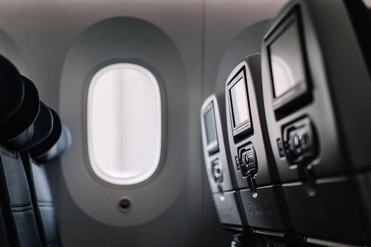 Perbedaan Window Seat dan Aisle Seat, Mana Lebih Nyaman? | IDN Times