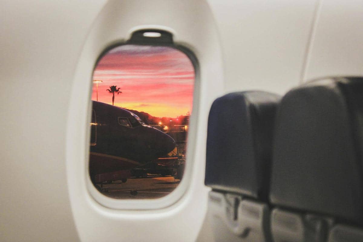 Perbedaan Window Seat dan Aisle Seat, Mana Lebih Nyaman? | IDN Times