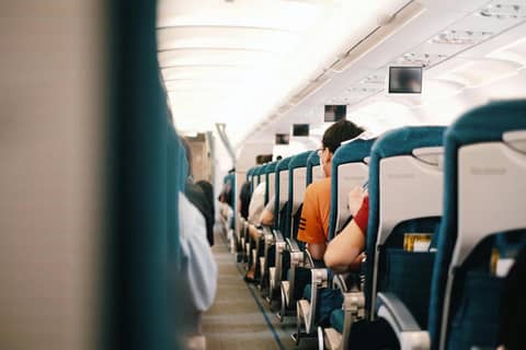 Perbedaan Window Seat dan Aisle Seat, Mana Lebih Nyaman? | IDN Times