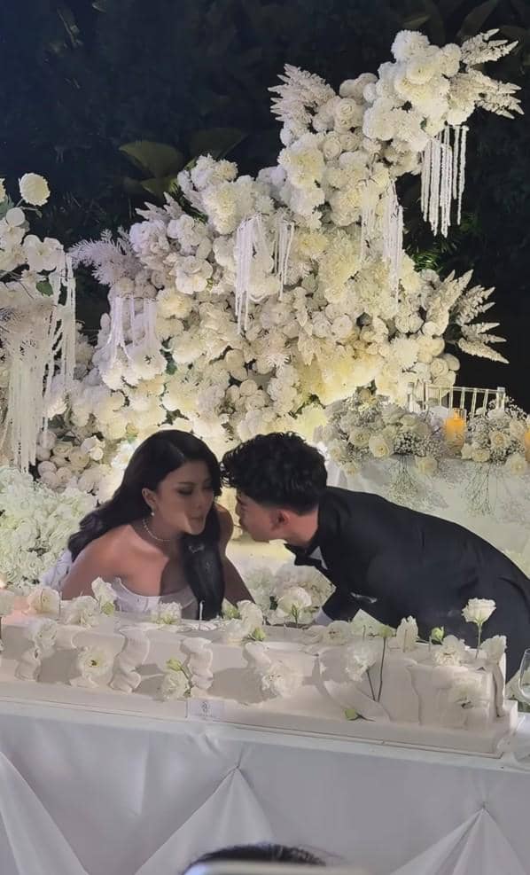 7 Potret Resepsi Pernikahan Hanum Mega dan Rafly Febian | IDN Times