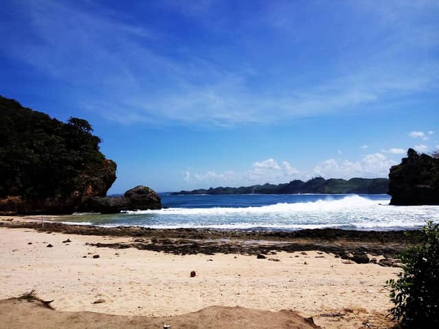 Pantai Batu Bengkung, Malang: Lokasi, Rute, HTM, dan Tips Wisata | IDN ...