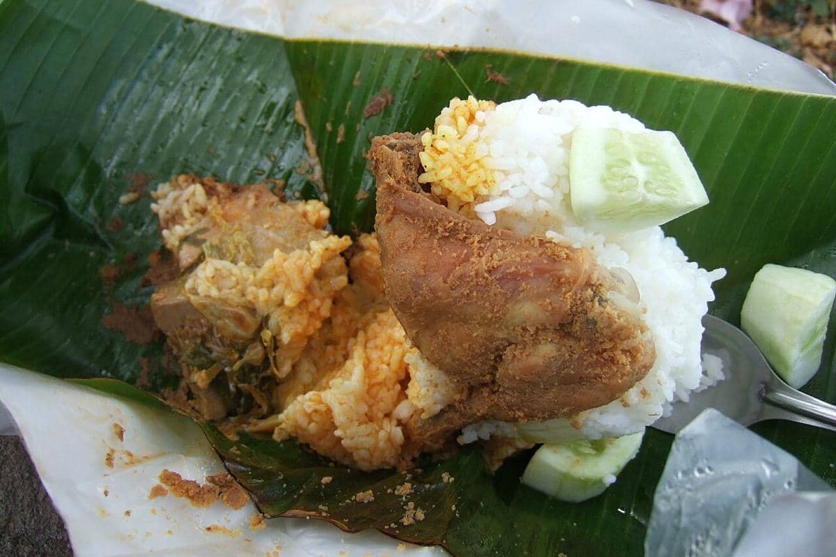 Kenapa Porsi Nasi Padang Lebih Banyak kalau Dibungkus? | IDN Times