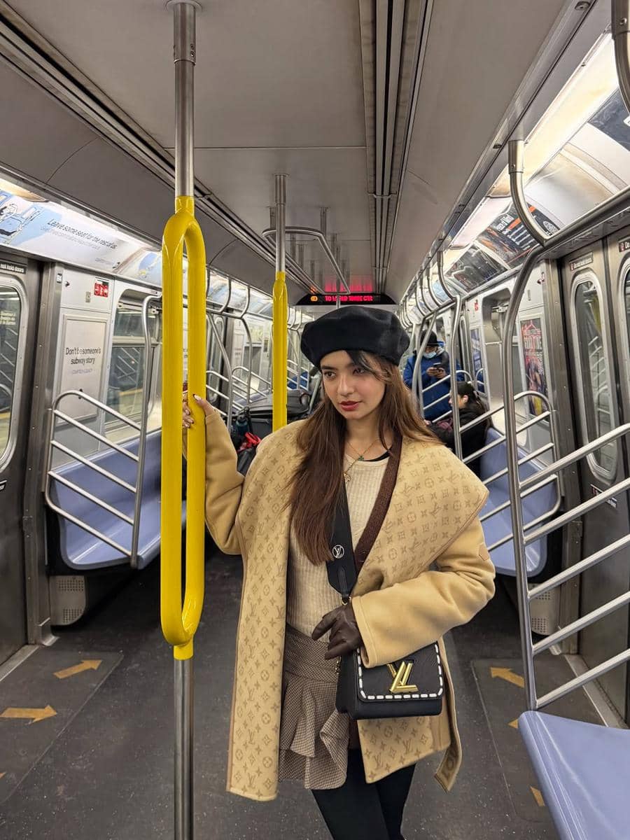 11 Potret Anushka Sen Rayakan Tahun Baru di New York | IDN Times