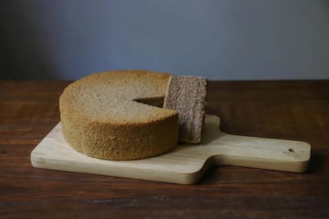 Resep Chiffon Cake Ketan Hitam yang Lembut dan Harum | IDN Times