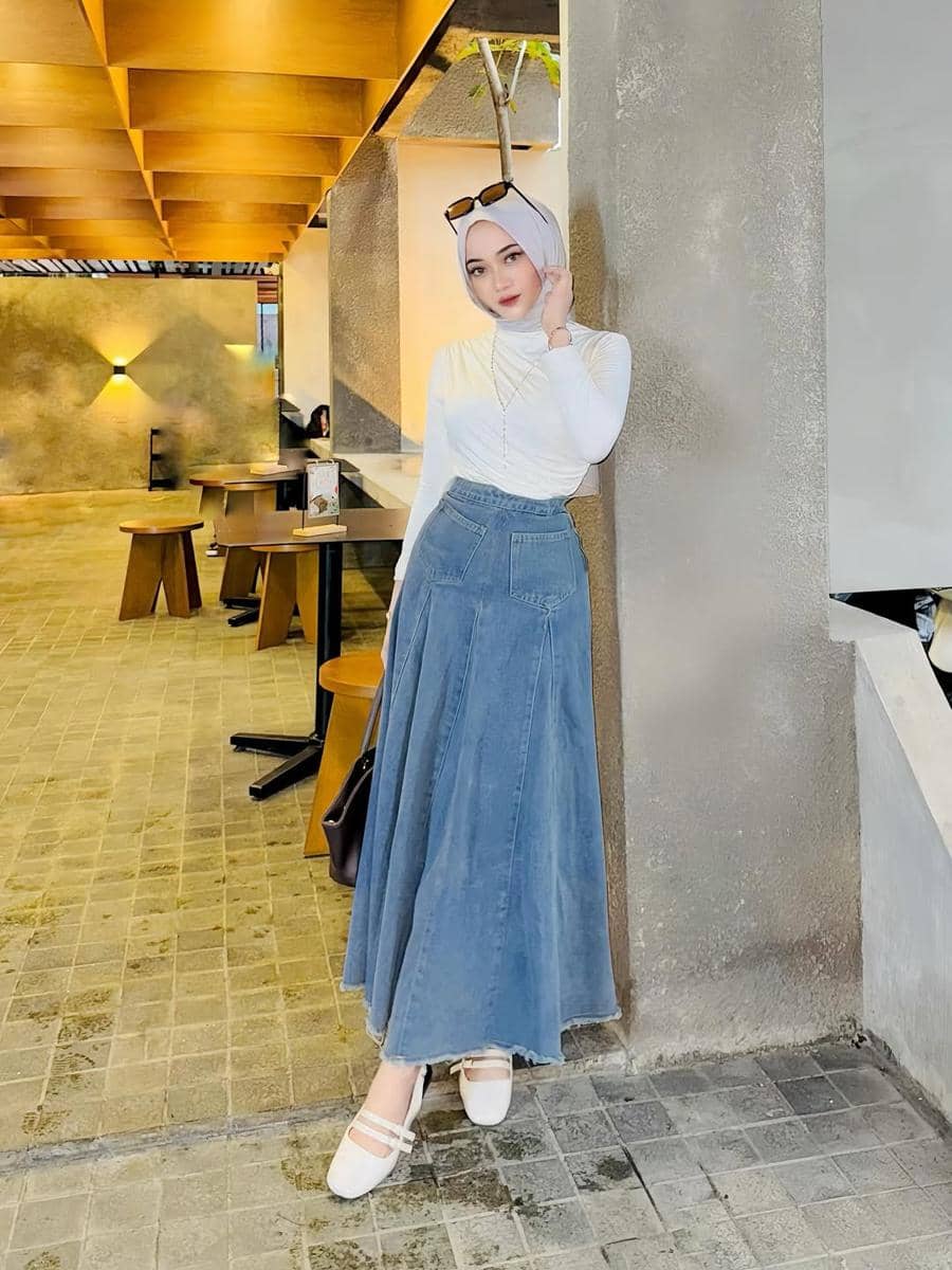 7 Ide OOTD Kasual Feminin Pakai Rok ala Hanifa Lestari | IDN Times