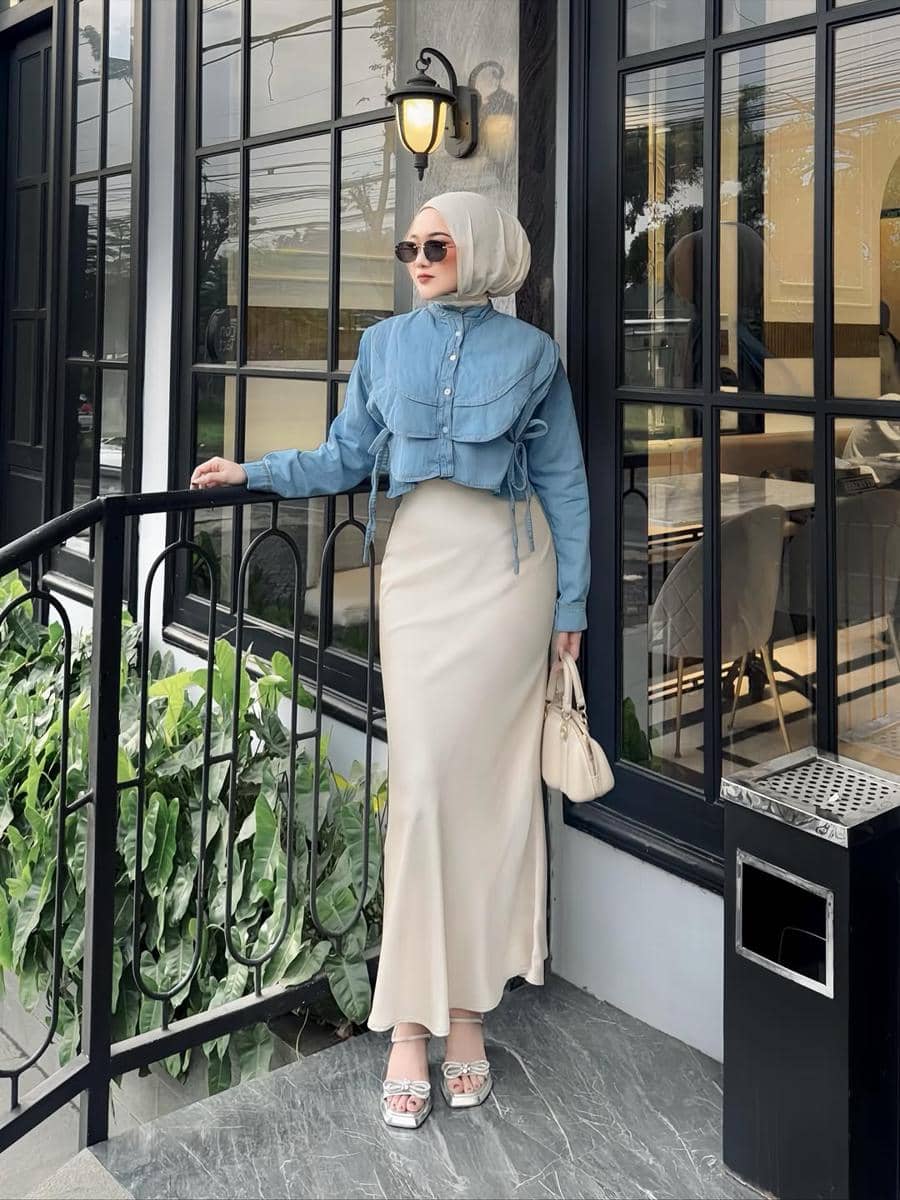 7 Ide OOTD Kasual Feminin Pakai Rok ala Hanifa Lestari | IDN Times