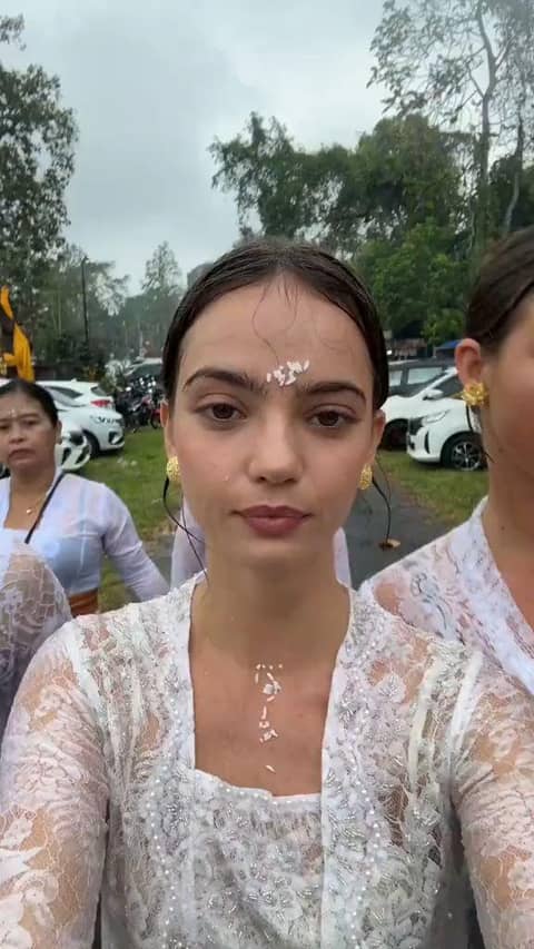 7 Potret Inka Williams Nikmati Keseharian di Bali, Lokal Abis | IDN Times