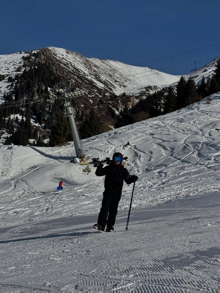 Fateh Halilintar Main Ski di Kazakhstan | IDN Times