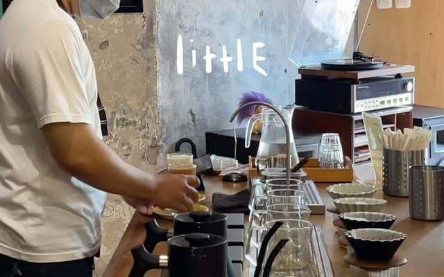 Menu Little Salt Bread yang Viral di Glodok dan Blok M | IDN Times