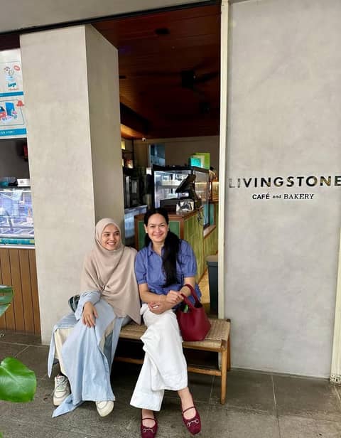 7 Potret Kedekatan Donna Harun dan Herfiza Menantunya | IDN Times