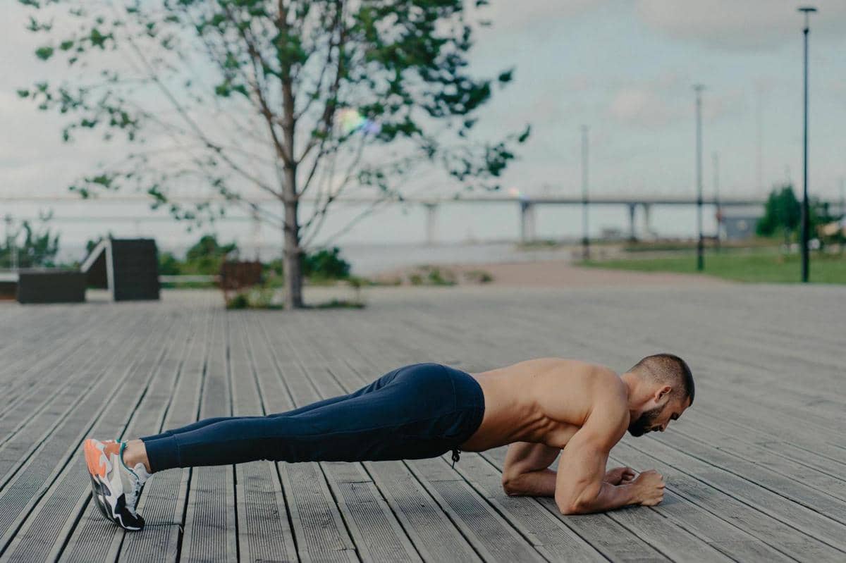 Plank 30 Detik Apakah Efektif? Begini Penjelasannya | IDN Times