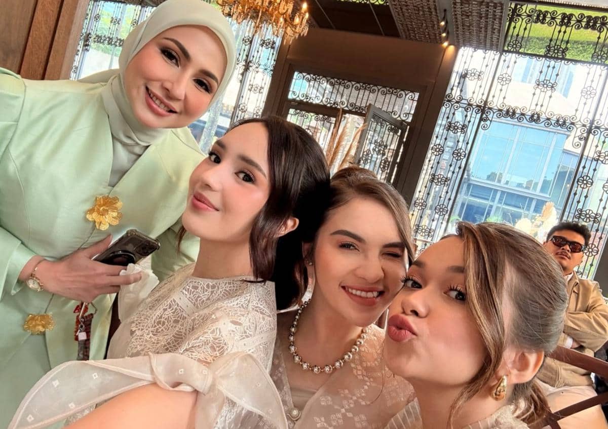 7 Potret Deswita Maharani dan Ferry Maryadi di Lamaran Syifa Hadju ...