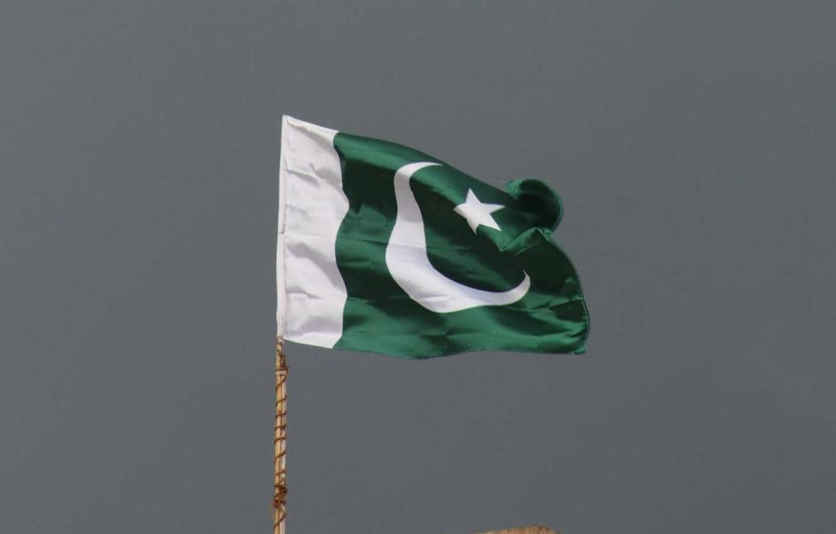 Bom Bunuh Diri Meledak Saat Salat Jumat di Pakistan, 31 Orang Tewas ...