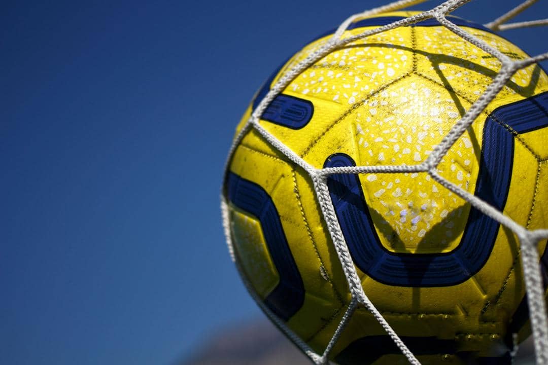 Apa itu Decul dalam Sepak Bola? Ini Arti dan Asal-usulnya | IDN Times