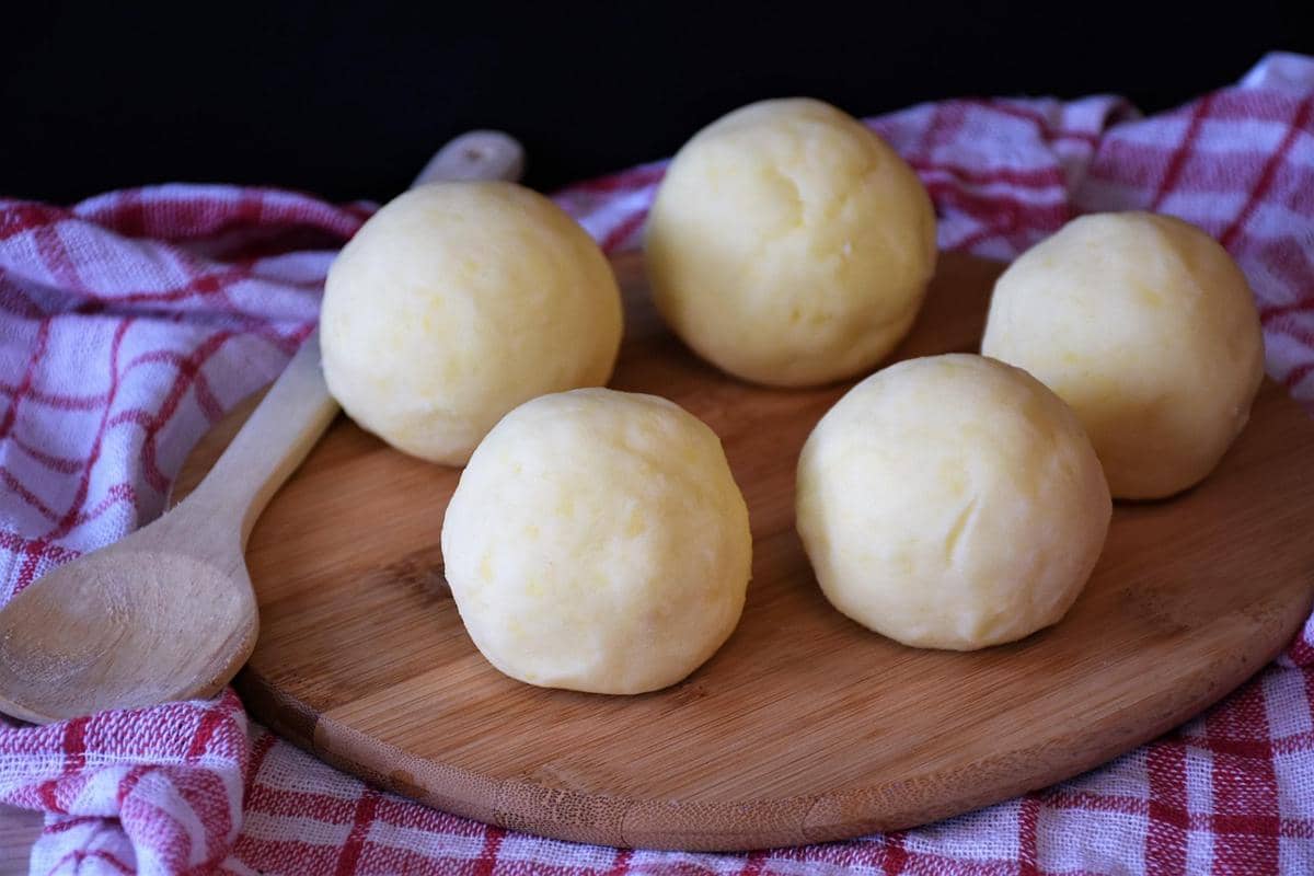 Resep Mochi Goreng Isi Cokelat yang Renyah dan Lumer | IDN Times