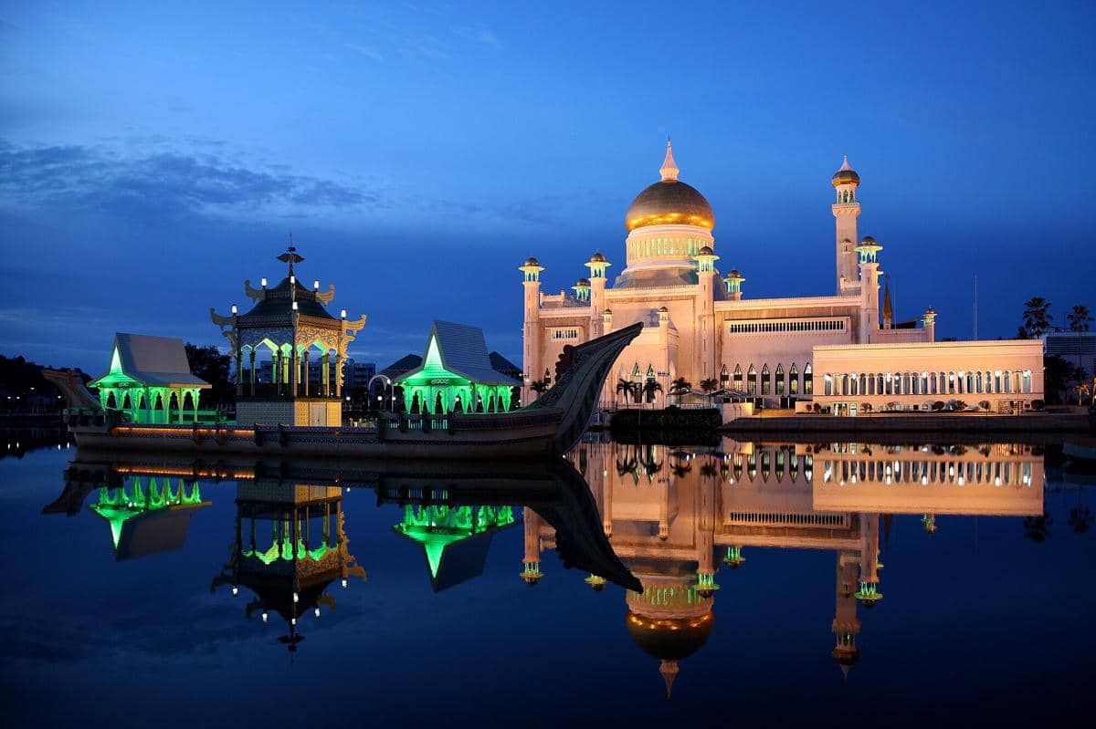 Sultan Omar Ali Saifuddin Mosque Brunei Darussalam: Lokasi, Rute, dan ...