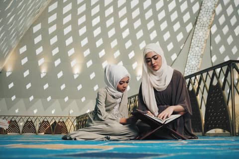 5 Tips Istiqamah Tadarus Al-Quran hingga Khatam di Akhir Bulan | IDN Times