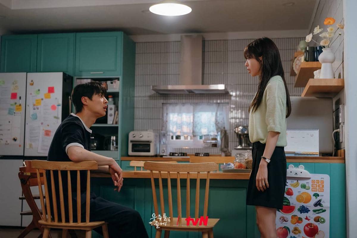 7 Masalah 'Rumah Tangga' Tae Hyung dan Hyun Jin di Our Universe | IDN Times