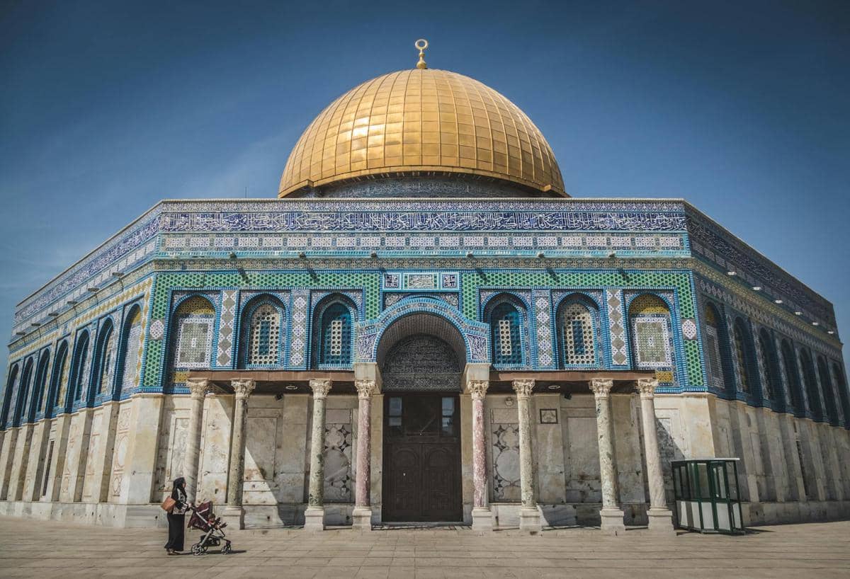 Dibatasi Israel, 100 Ribu Jamaah Tetap Salat Jumat di Al Aqsa | IDN Times