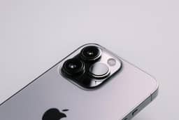Daftar Harga iPhone Terbaru Ramadan 2026, Ada Penurunan! | IDN Times