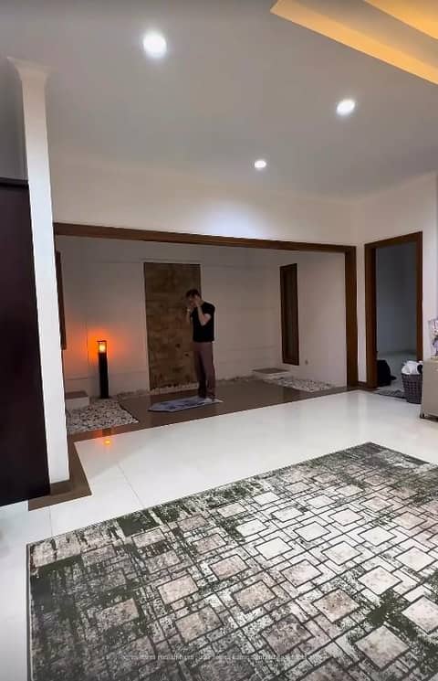 7 Potret Mewah Rumah Baru Aisar Khaled, di Indonesia? | IDN Times
