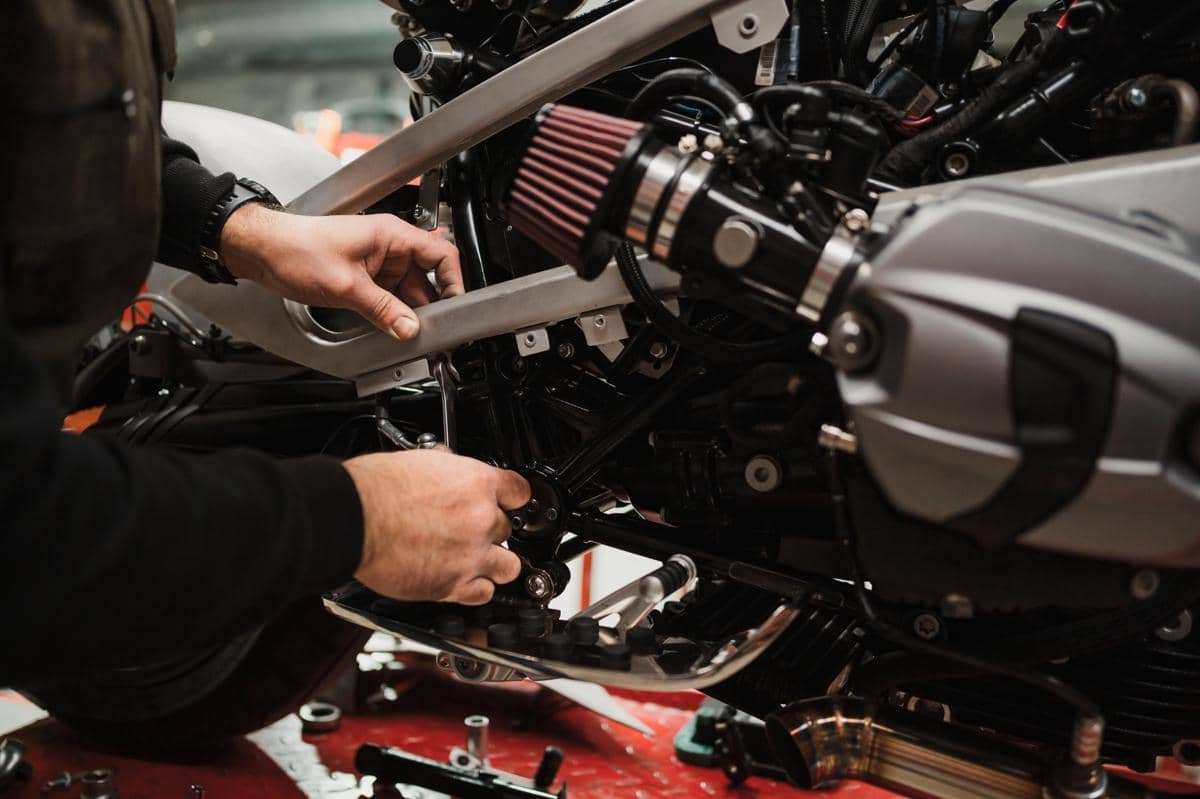 Apa Itu Swing Arm? Fungsi,Jenis, dan Perannya pada Suspensi Motor | IDN ...