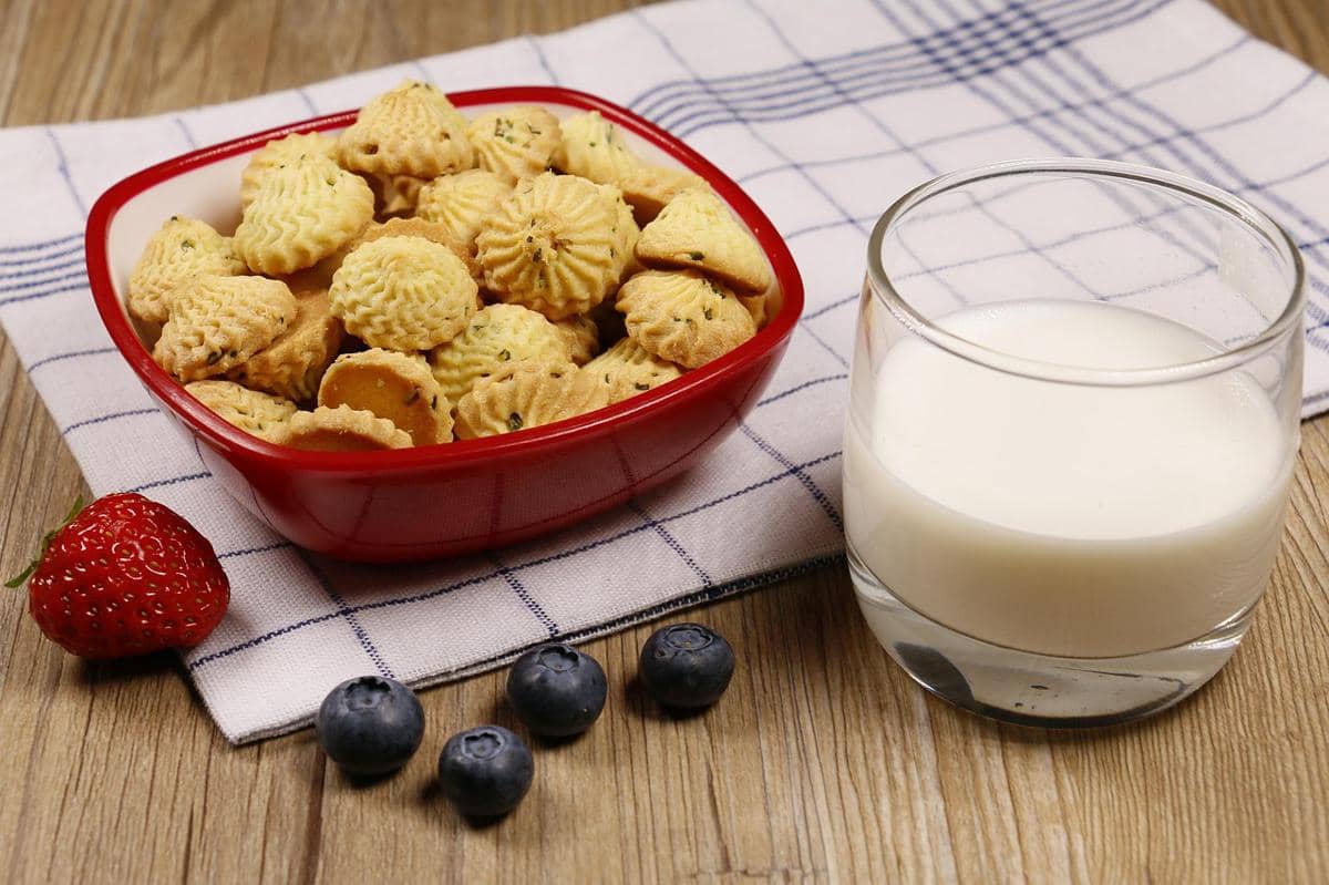 Resep Kue Sagu Keju Susu yang Lembut untuk Isian Stoples Lebaran | IDN ...