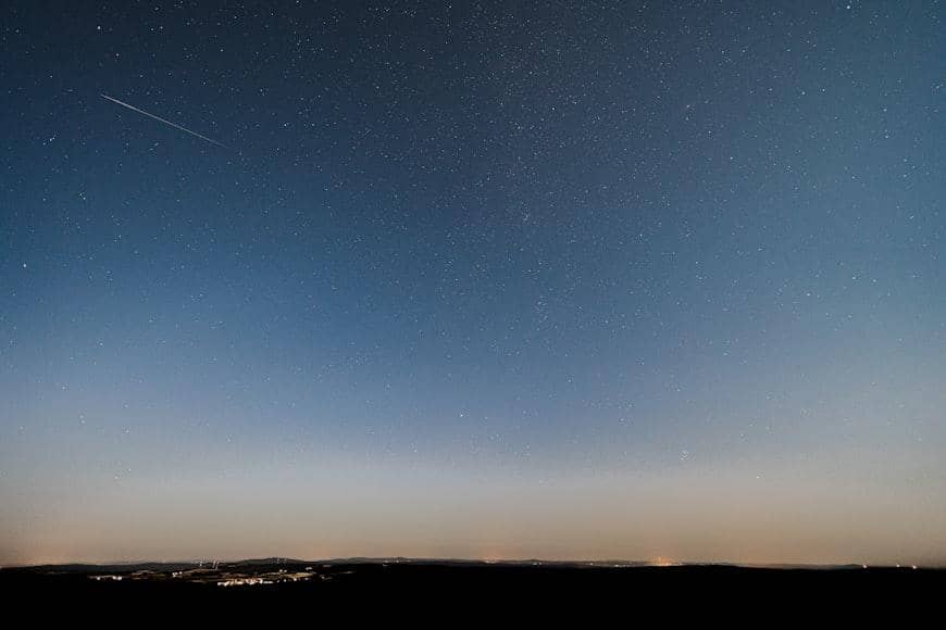7 Fakta Unik Hujan Meteor Gamma Normids yang Diam-diam Hiasi Langit ...