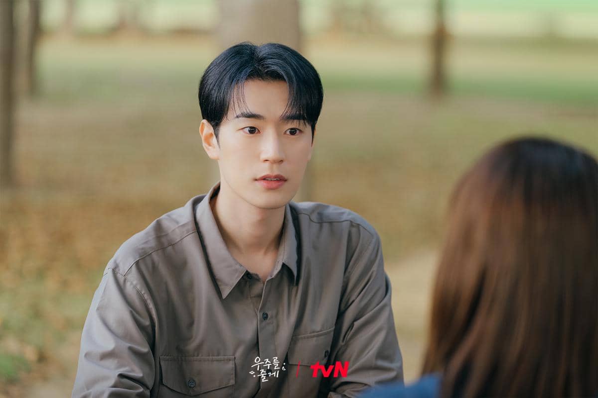 3 Alasan Park Yoon Seong Cemas pada Perasaan Hyun Jin di Our Universe ...