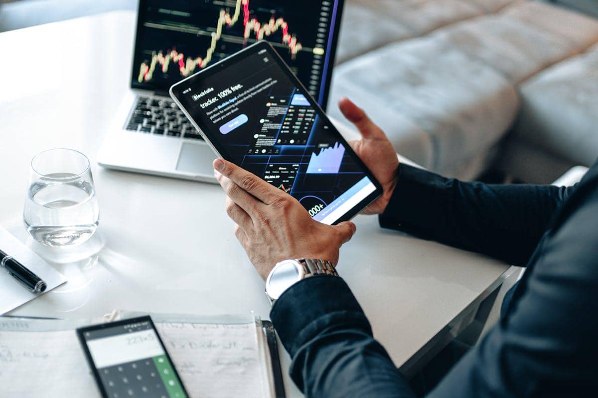 Aplikasi Saham Terbaik 2026, Investasi Cuan dan Anti-Red Flag! | IDN Times