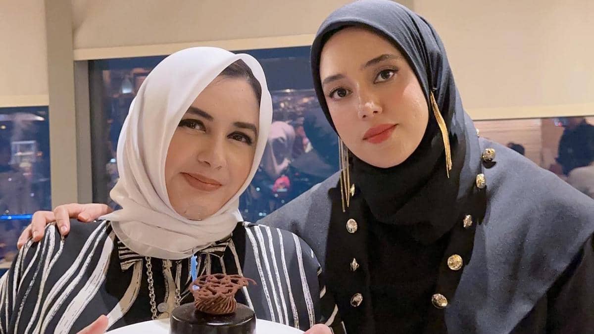 7 Potret Kedekatan Fairuz A Rafiq dan Fadia, Kakaknya | IDN Times