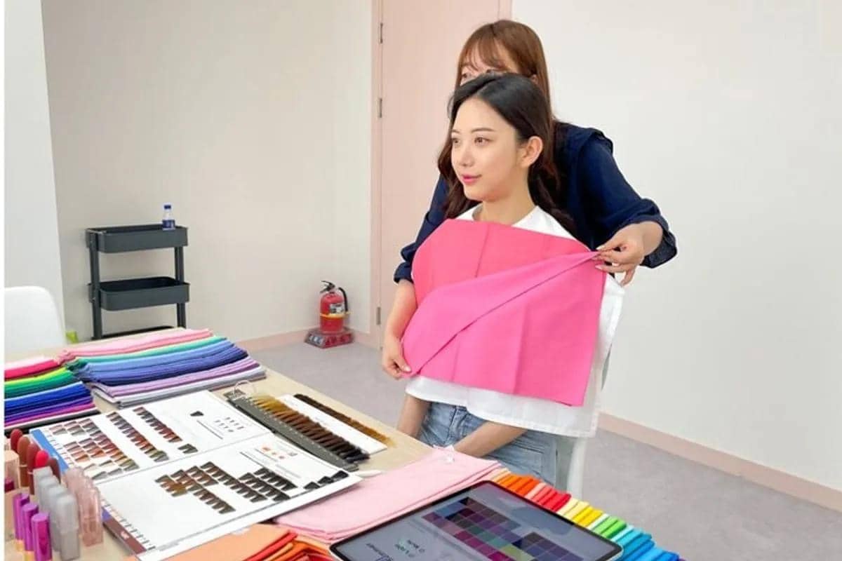 Sering Masuk FYP, Apa Sebenarnya Jobdesk Personal Color Analyst? | IDN ...