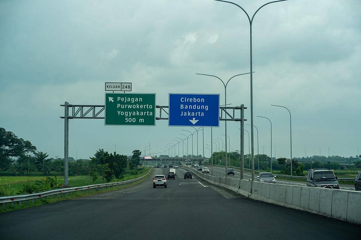 Tarif Tol Jakarta Surabaya 2026: Rincian Biaya Lengkap Terbaru | IDN Times