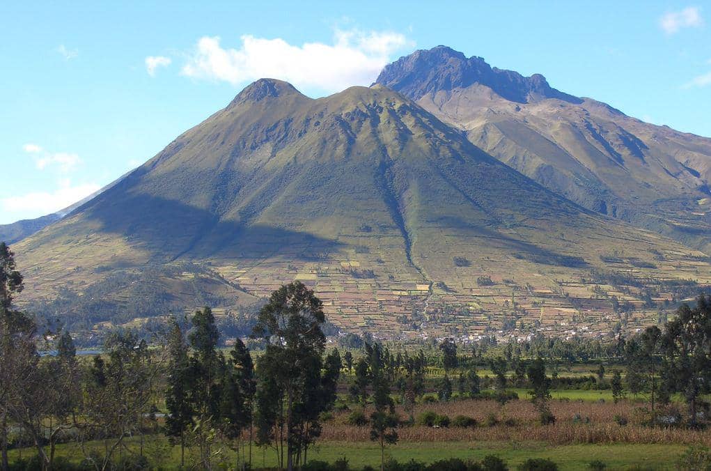 5 Perbedaan Gunung Api Strato dan Gunung Api Perisai | IDN Times
