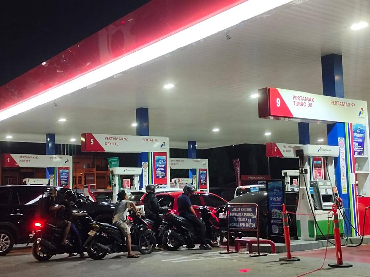 Warga Medan Serbu SPBU, Tak Tahu Harga BBM Tak Jadi Naik 1 April 2026 ...
