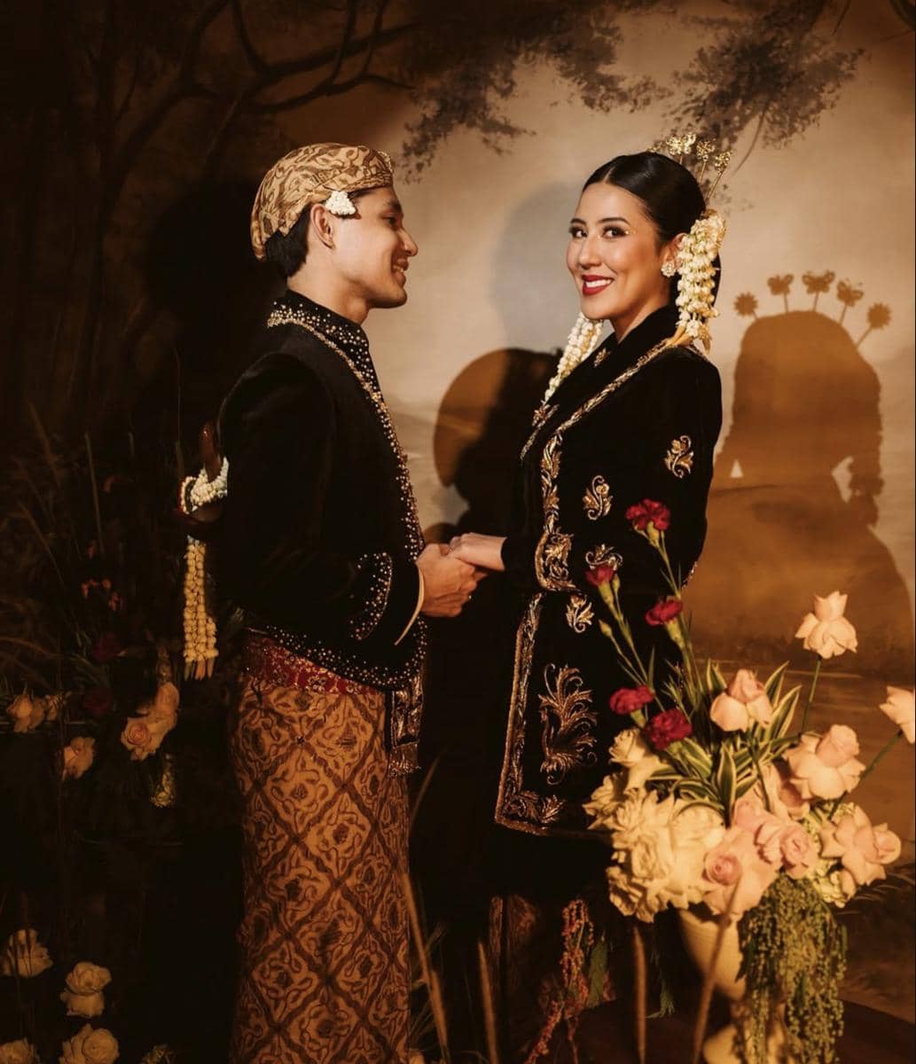 Adu Gaya Prewed Jennifer Coppen vs. Cleantha Islan, Indahnya Adat Solo ...