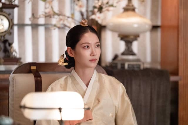 7 Sisi Ambisius Ibu Suri Yoon Yi Rang di Perfect Crown | IDN Times