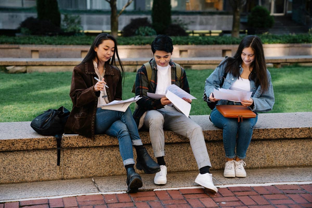 Rekomendasi Beasiswa Luar Negeri 2026 Tanpa Tes TOEFL | IDN Times Jatim