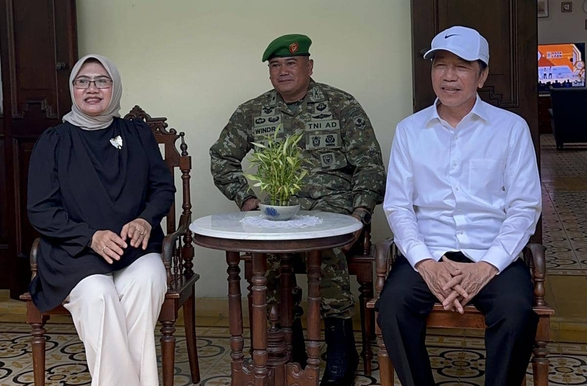 Momen Haru Mayor Windra Sanur Pamit Usai 8 Tahun Kawal Jokowi | IDN ...