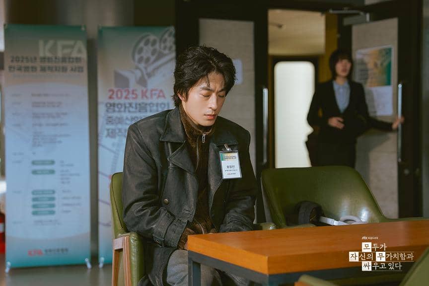 Hwang Dong Man di The Eight Club sebagai Social Enemy | IDN Times