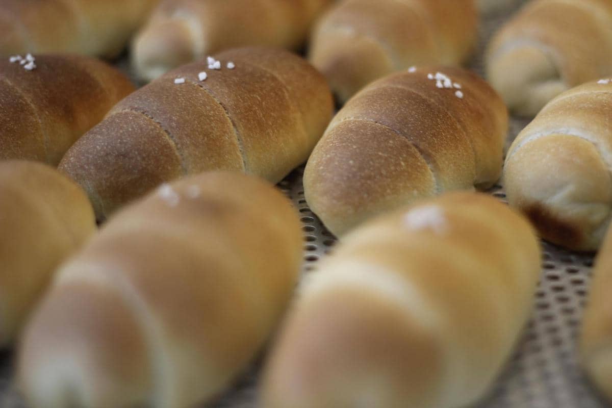 Resep Salt Bread dengan Isian Cokelat | IDN Times