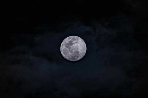 Fakta Blue Moon Mei 2026, Hiasi Langit Akhir Bulan Ini | IDN Times