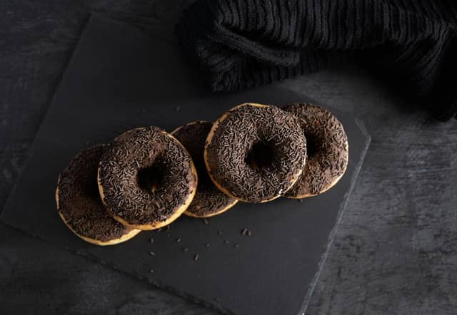 Resep Donat Cokelat ala Kopi TUKU yang Lembut | IDN Times