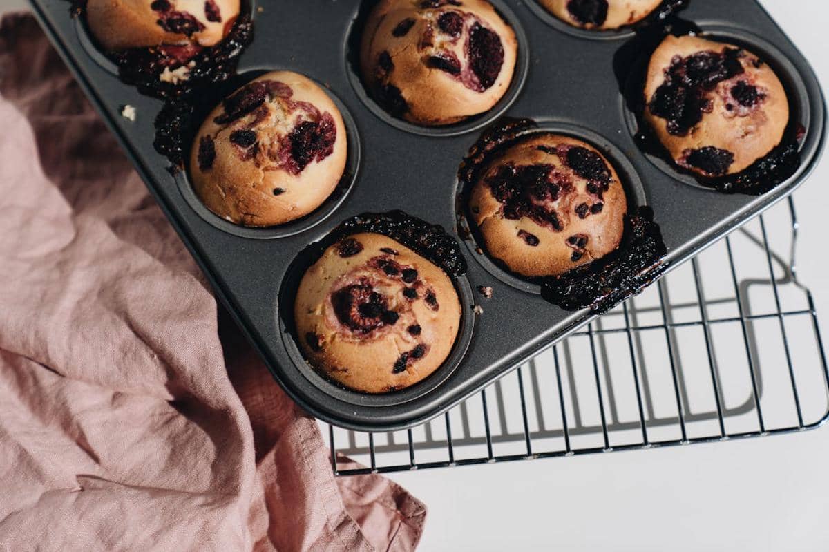 Resep Bikin Banana Walnut Berry Muffin, Moist dan Harum | IDN Times
