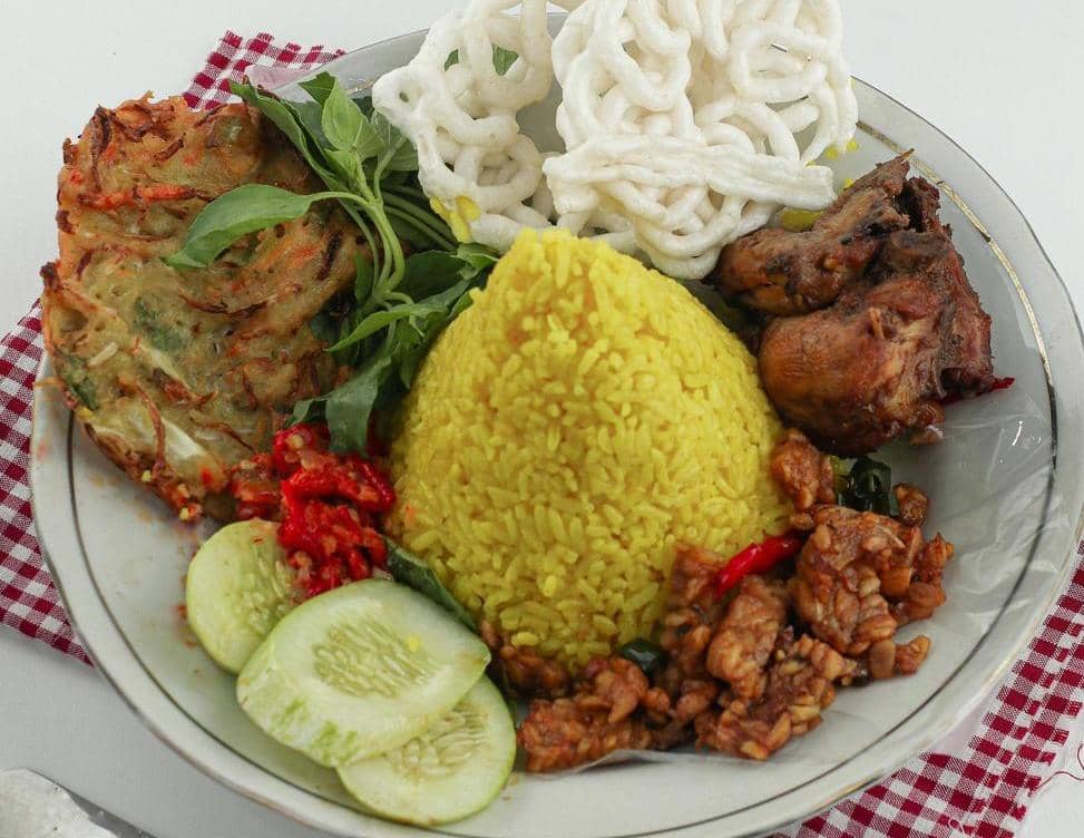 Sejarah Nasi Kuning dalam Budaya Indonesia | IDN Times