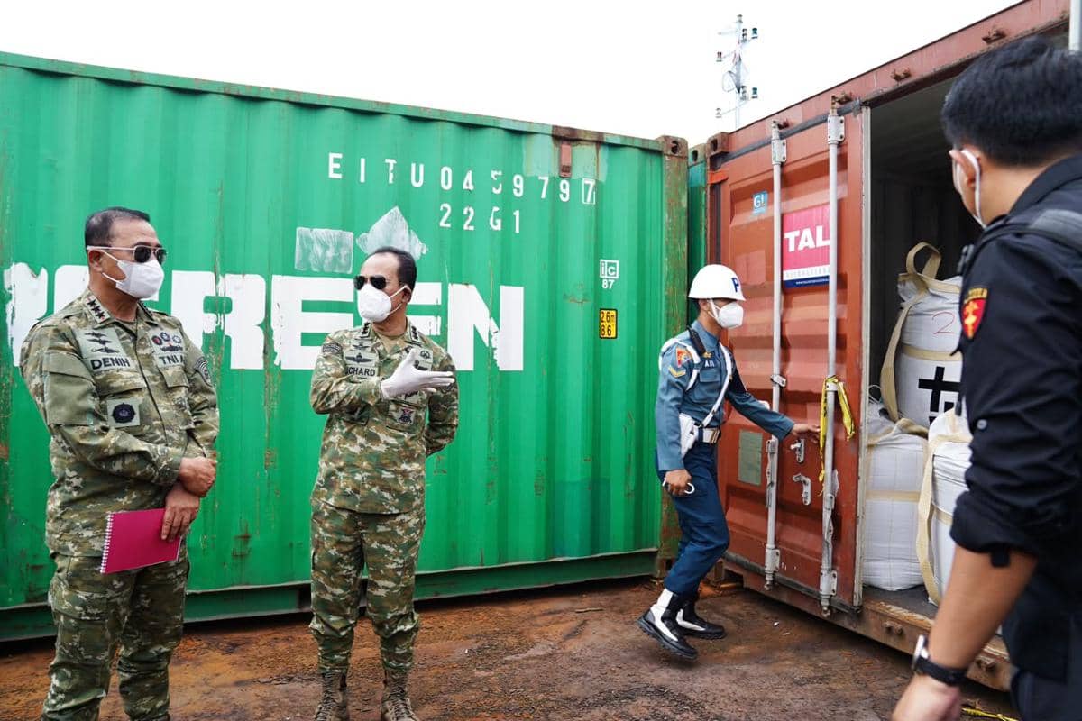 Kasum TNI Tinjau Kontainer Muatan Radioaktif Sitaan TNI AL | IDN Times