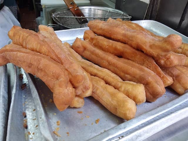 Resep Youtiao Donat Gurih Khas Tiongkok | IDN Times