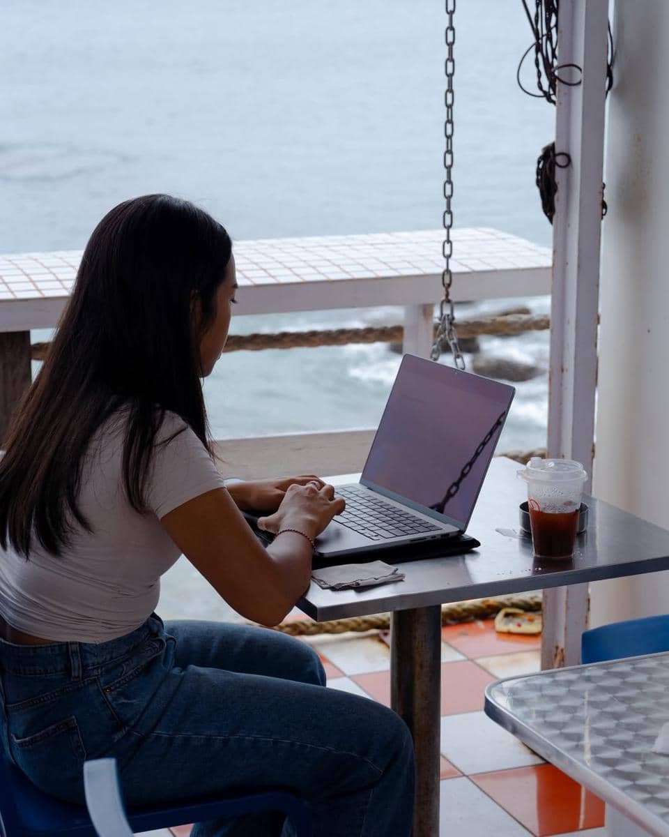 5 Coffee Shop Santai di Pantai Matahari Terbit Bali | IDN Times Bali