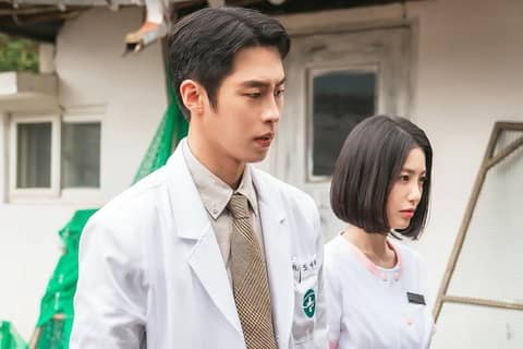 7 Tanda Do Ji Ui Mulai Tertarik Yook Ha Ri di Doctor on the Edge | IDN ...